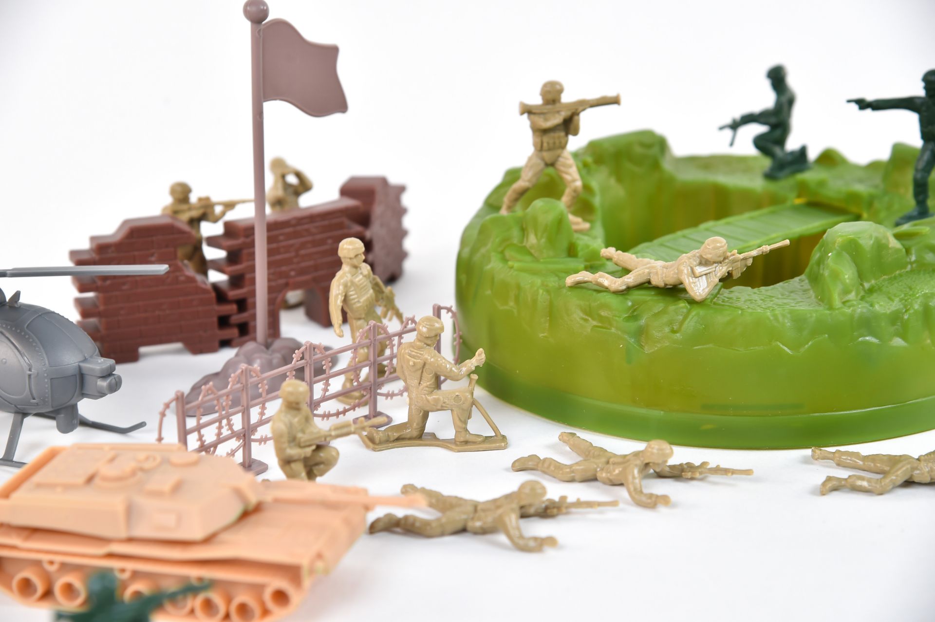 SunnyDays | FUN BUCKET PLAYSET MILITARY BATTLE GROUP